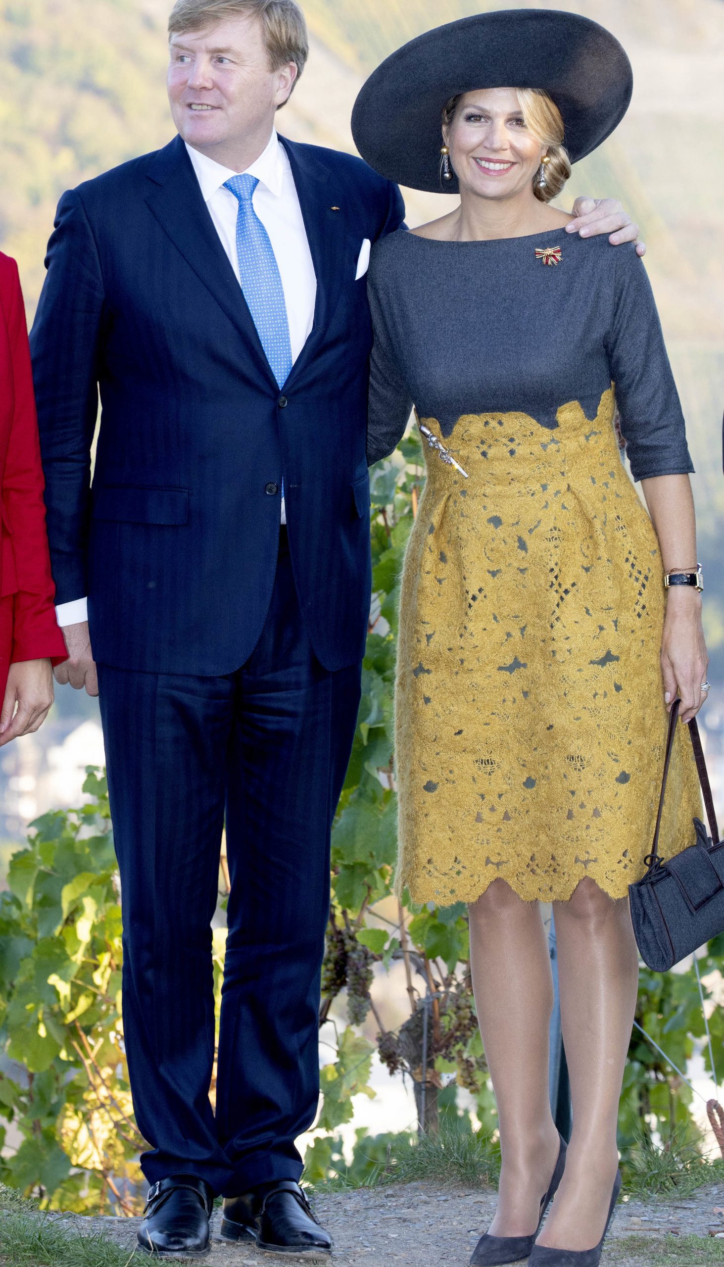 Jurk van scheerwol en gehaakt kant - Modekoningin Máxima