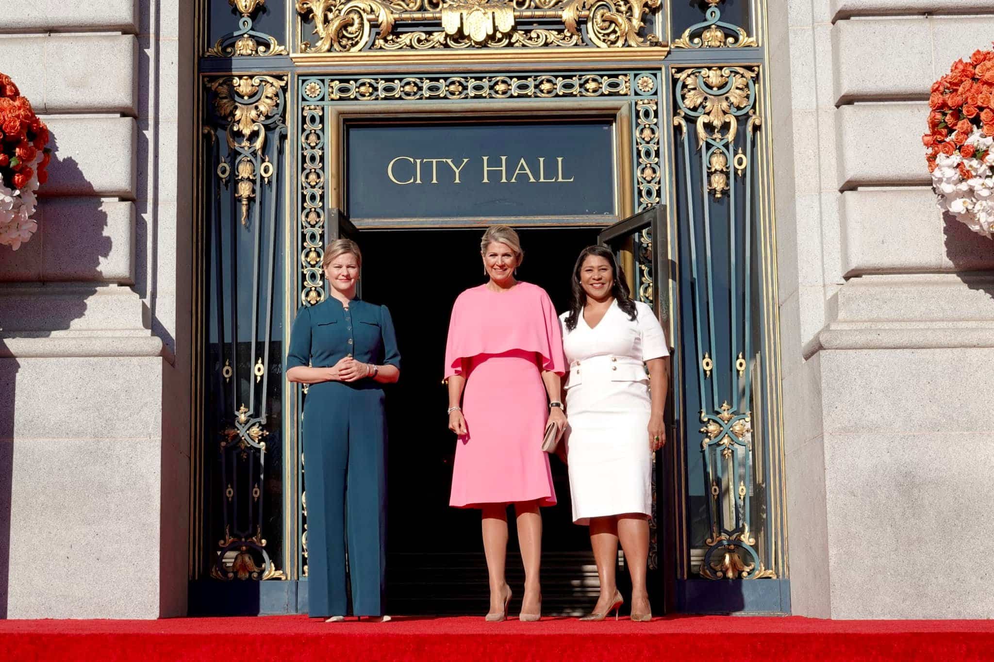 Máxima begint werkbezoek Californië in toepasselijke kleding ...