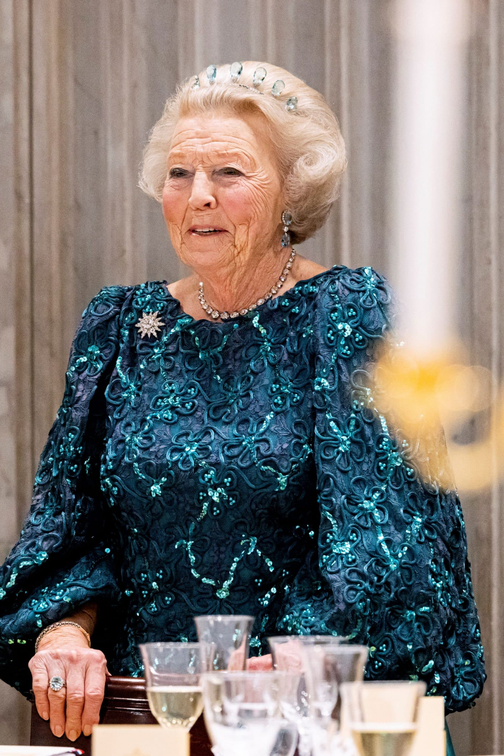 Prinses Beatrix draagt 30 jaar oude jurk - Modekoningin Máxima