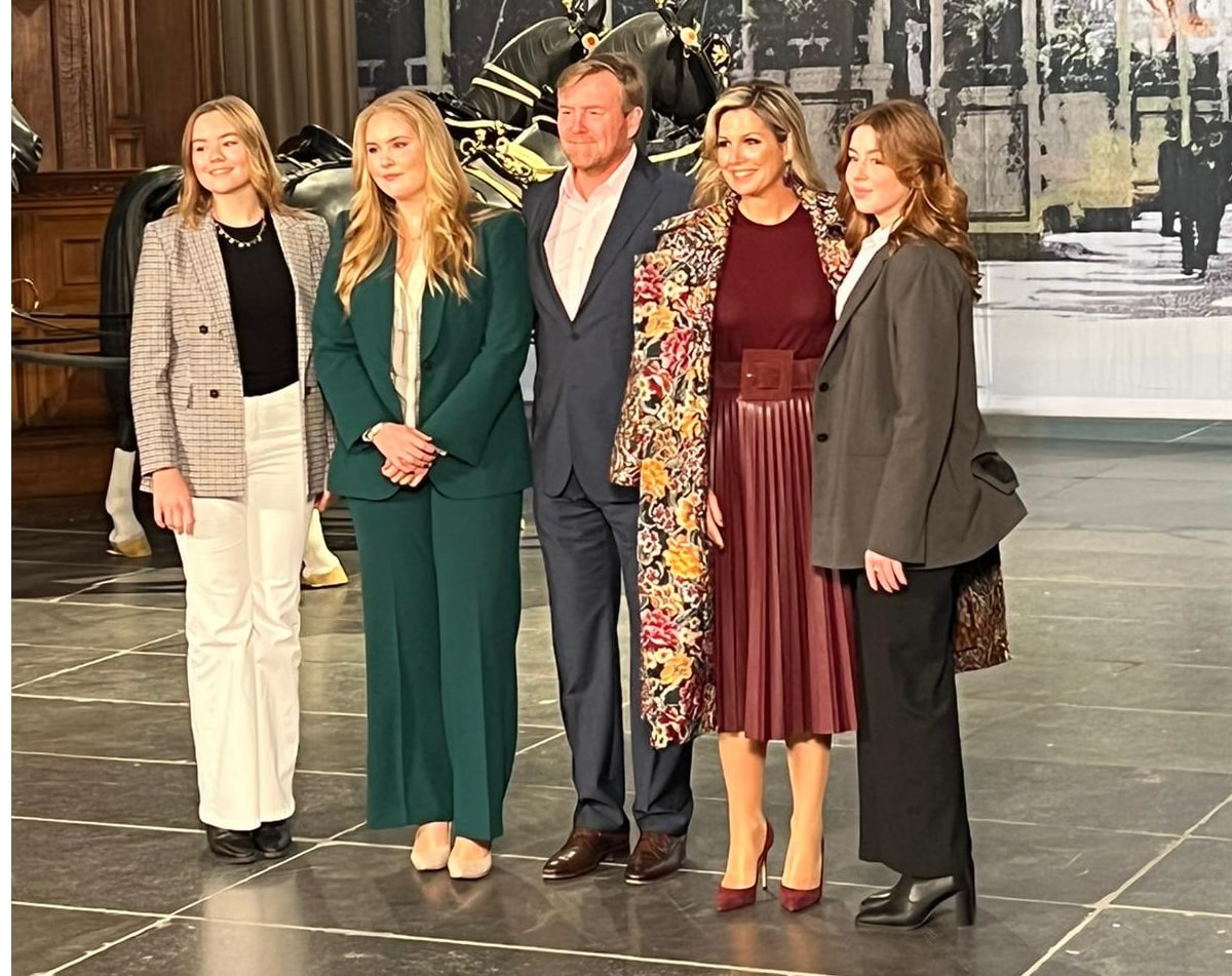 Wil je zien: Koninklijk gezin poseert bij Juliana-tentoonstelling ...