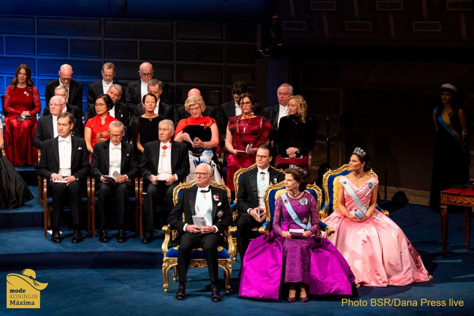 LIVE: Zweedse en Noorse koninklijke families bij Nobelprijsuitreiking - Modekoningin Máxima
