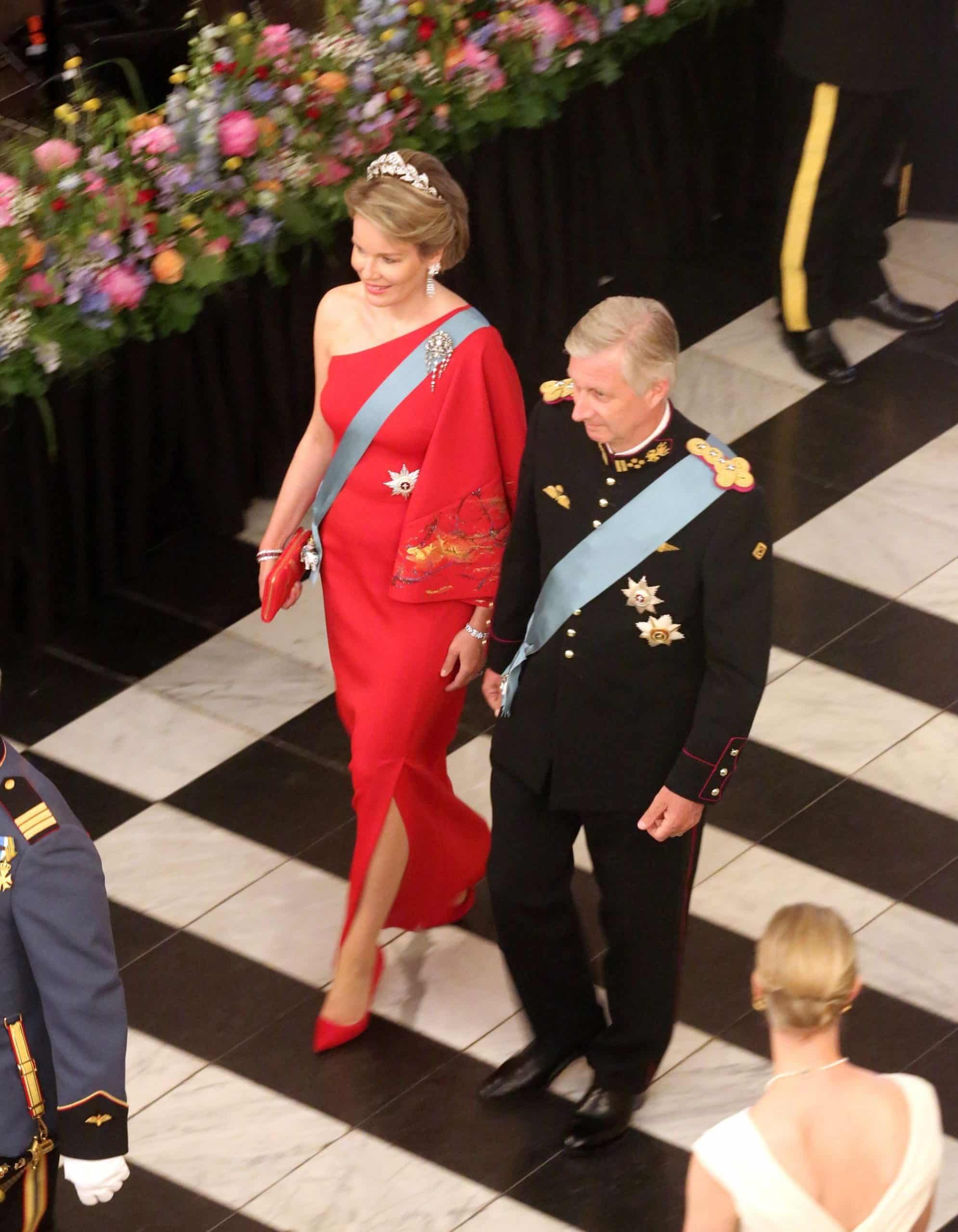 De mooiste looks van koningin Mathilde - Modekoningin Máxima