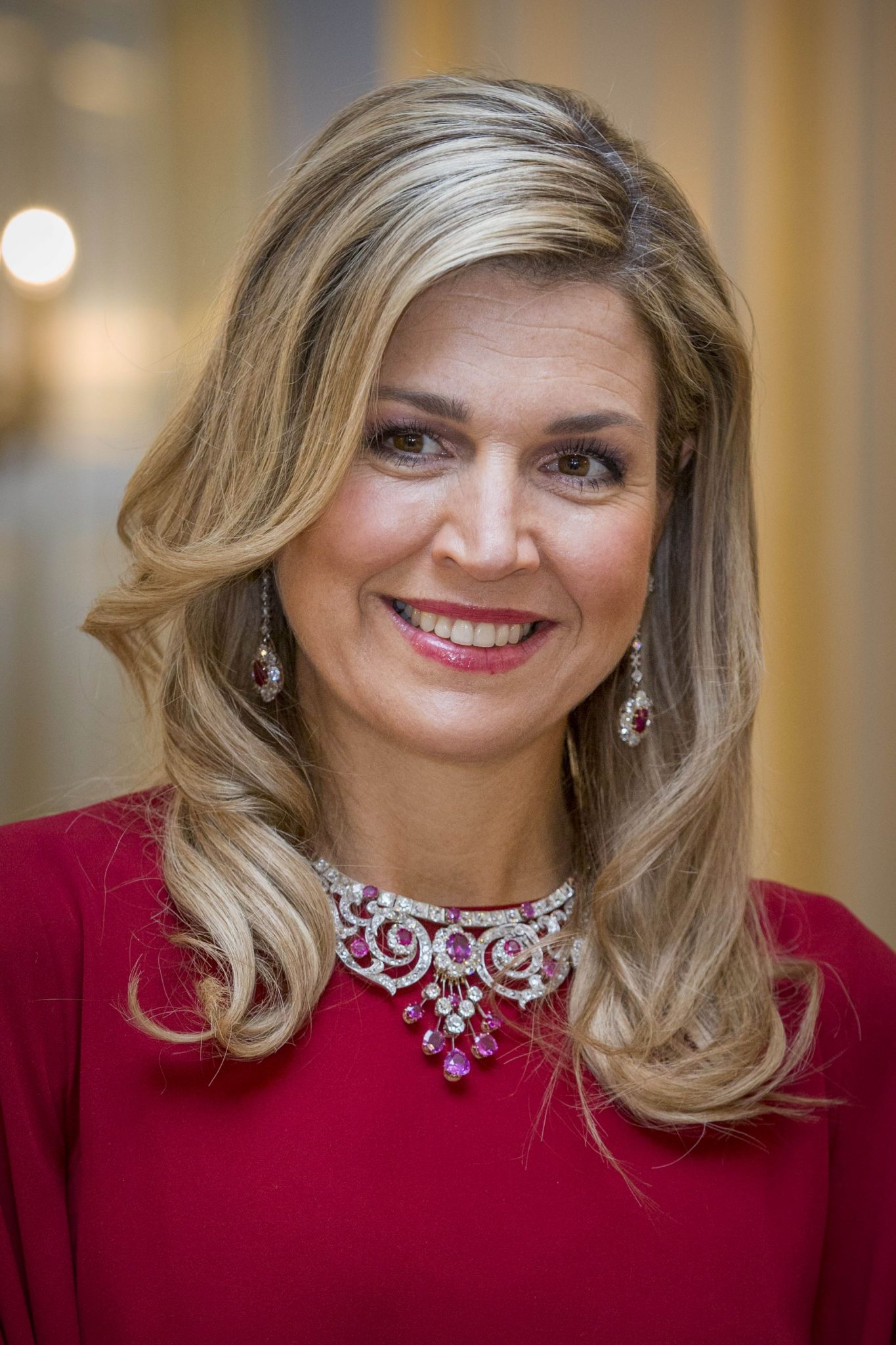Zo mooi is de Pauwenstaart-parure - Modekoningin Máxima
