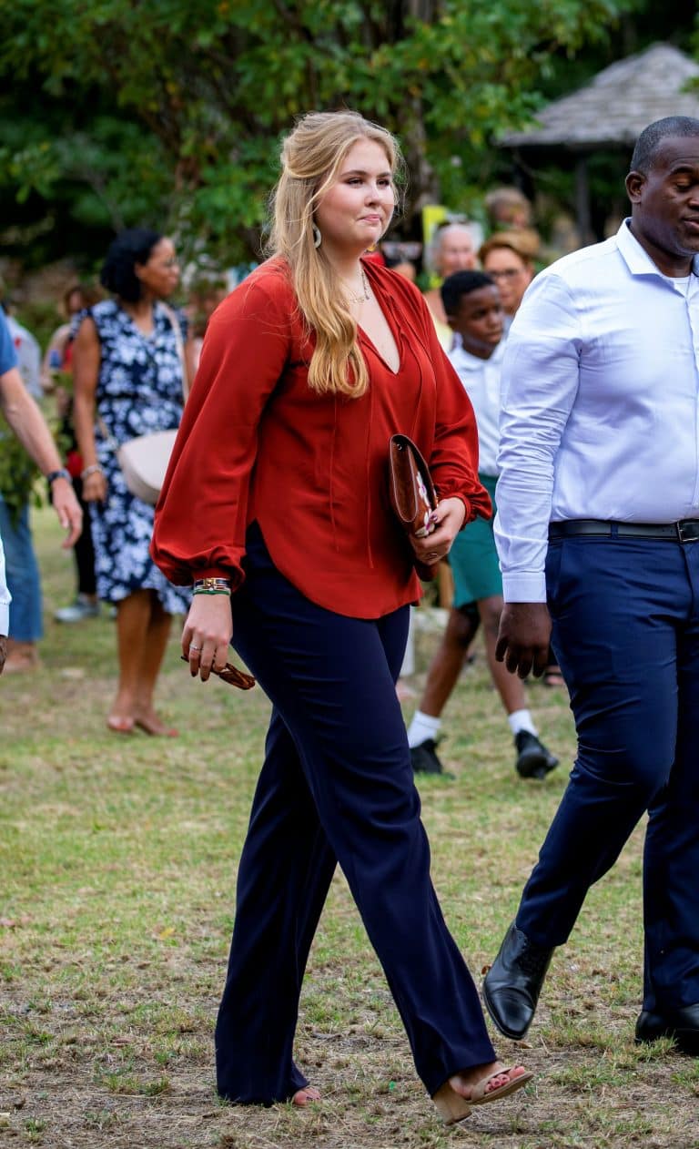 Kledingwissel voor Máxima en Amalia - Modekoningin Máxima