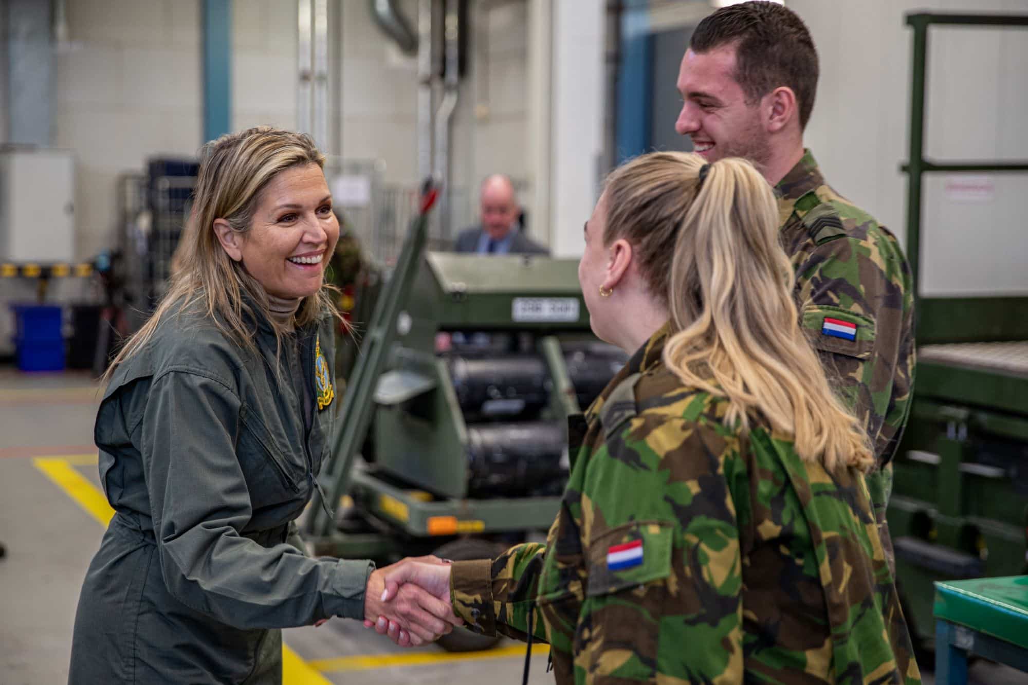Máxima vliegt rond in een helikopter én schuift aan bij zakendiner - Modekoningin Máxima