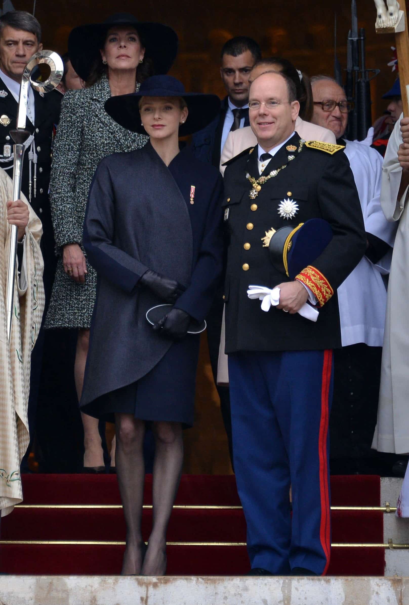 Op een rij: de hoeden van prinses Charlène - Modekoningin Máxima