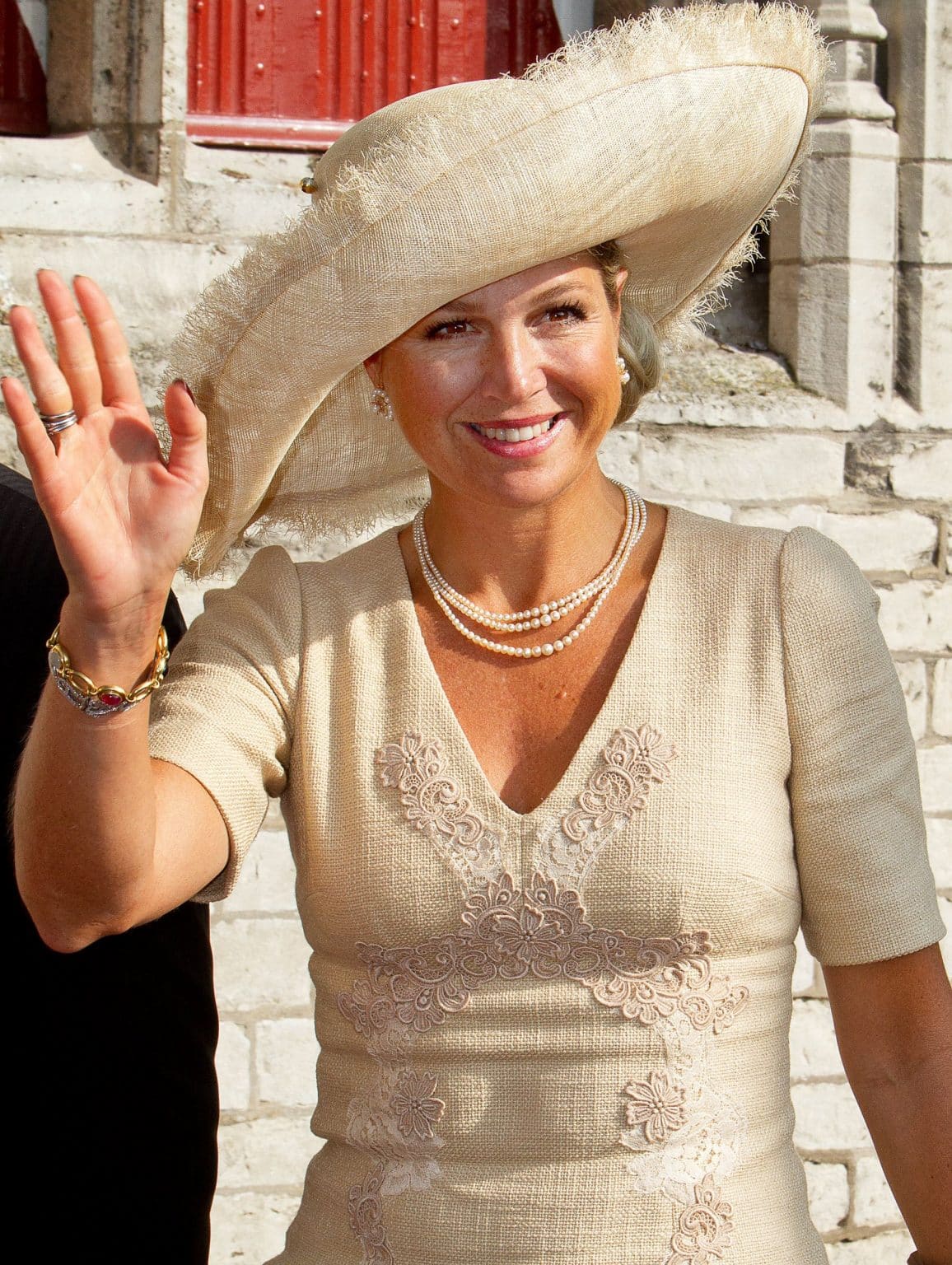 Wil je zien: Máxima's ALLERGROOTSTE hoeden - Modekoningin Máxima