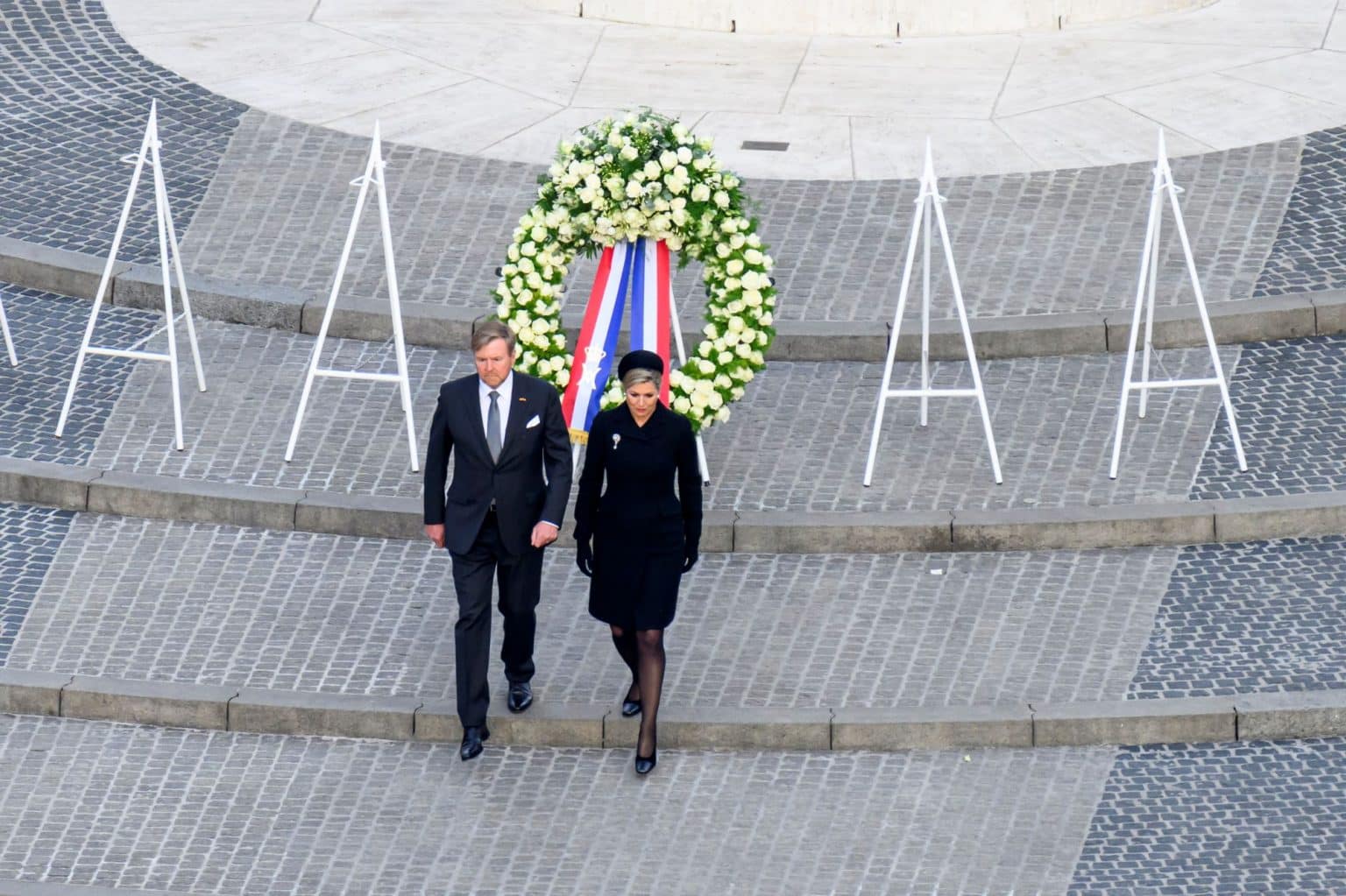 Koningspaar bij Nationale Dodenherdenking 2023 - Modekoningin Máxima