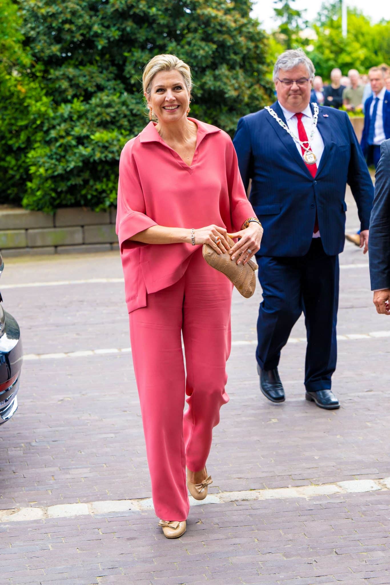 Máxima in het roze tijdens bezoek aan NXP Semiconductors - Modekoningin ...