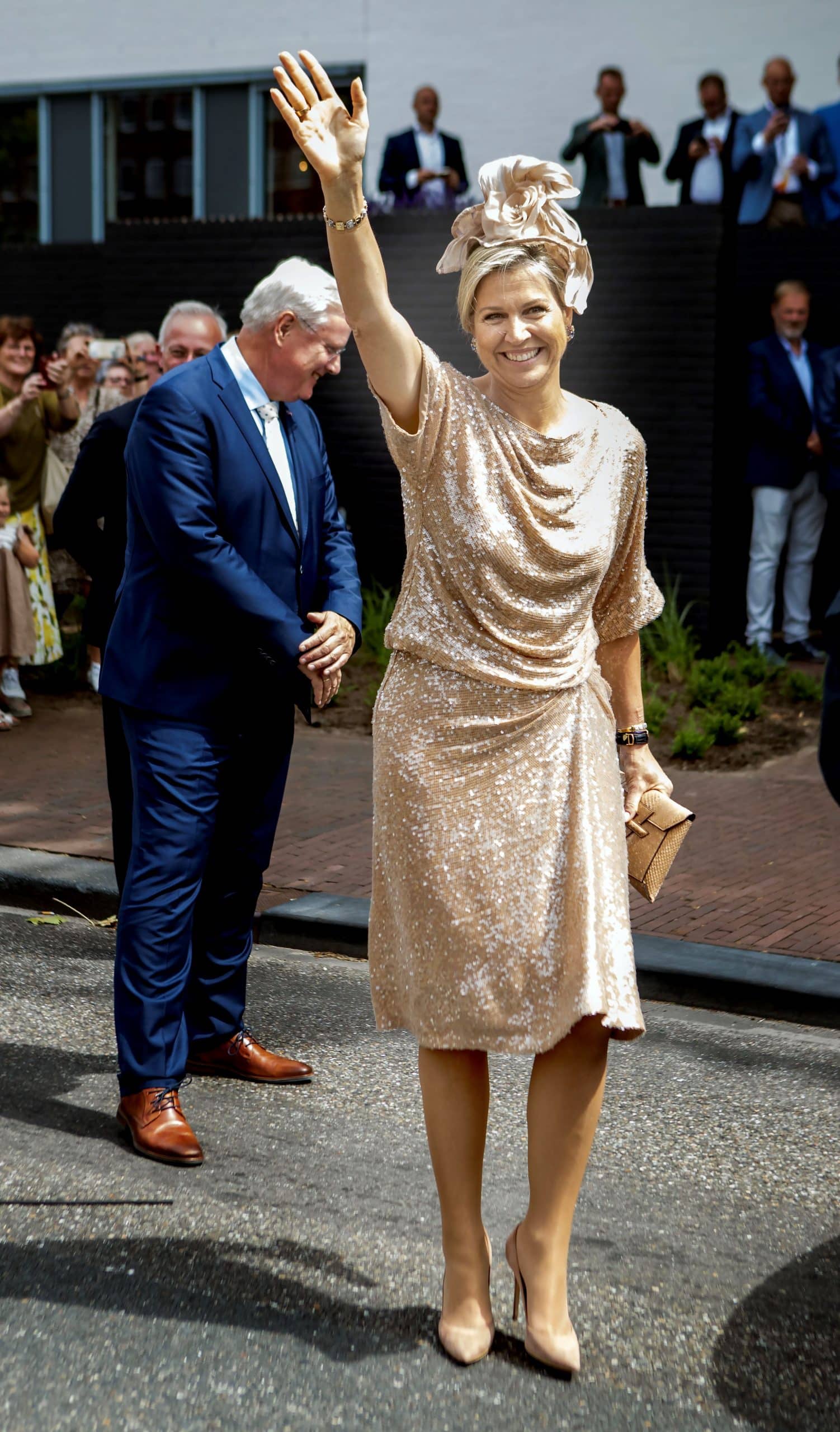 Deze nieuwe outfit van Máxima verdient een dikke pluim - Modekoningin ...