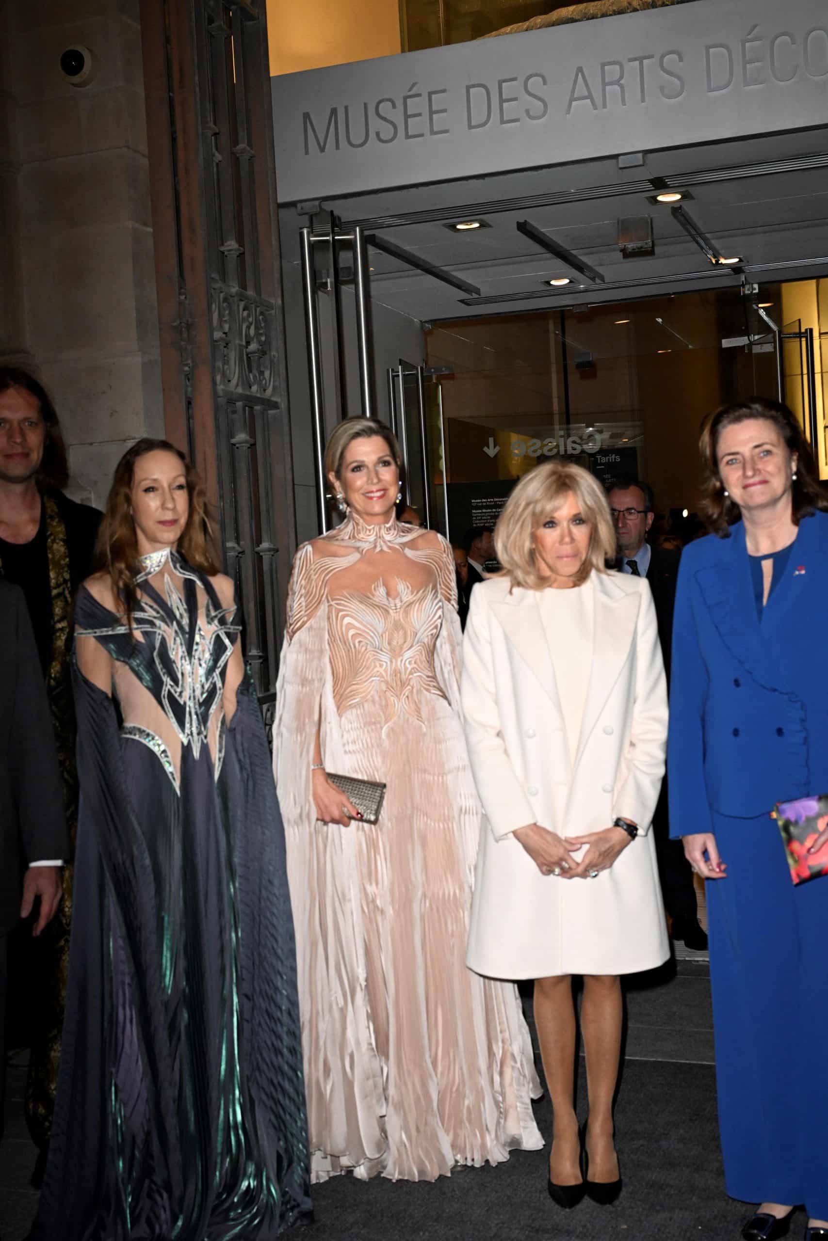 Wauw! Máxima draagt jurk van Iris van Herpen in Parijs - Modekoningin ...