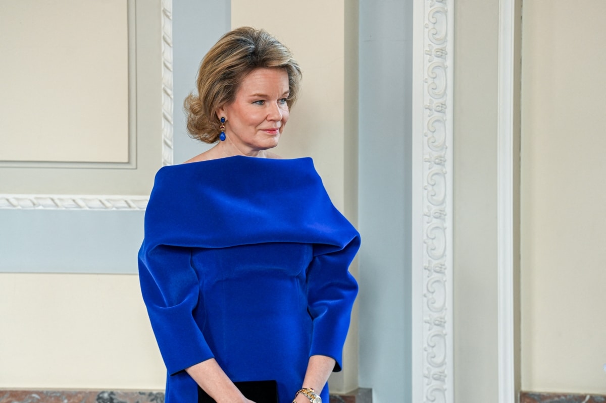 Mathilde in powerkleur bij nieuwjaarsontvangst - Modekoningin Máxima