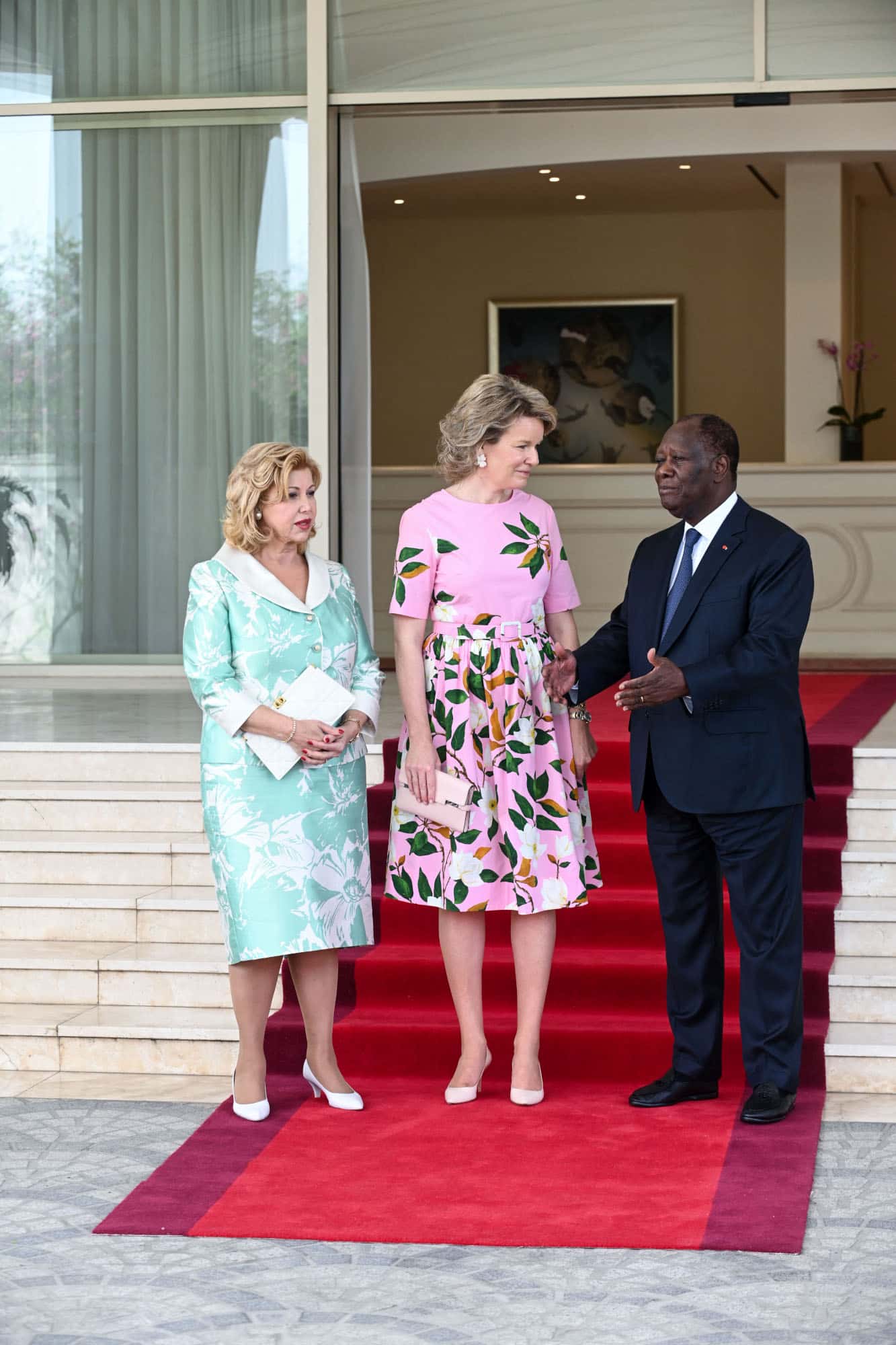 Koningin Mathilde brengt bezoek aan Ivoorkust - Modekoningin Máxima