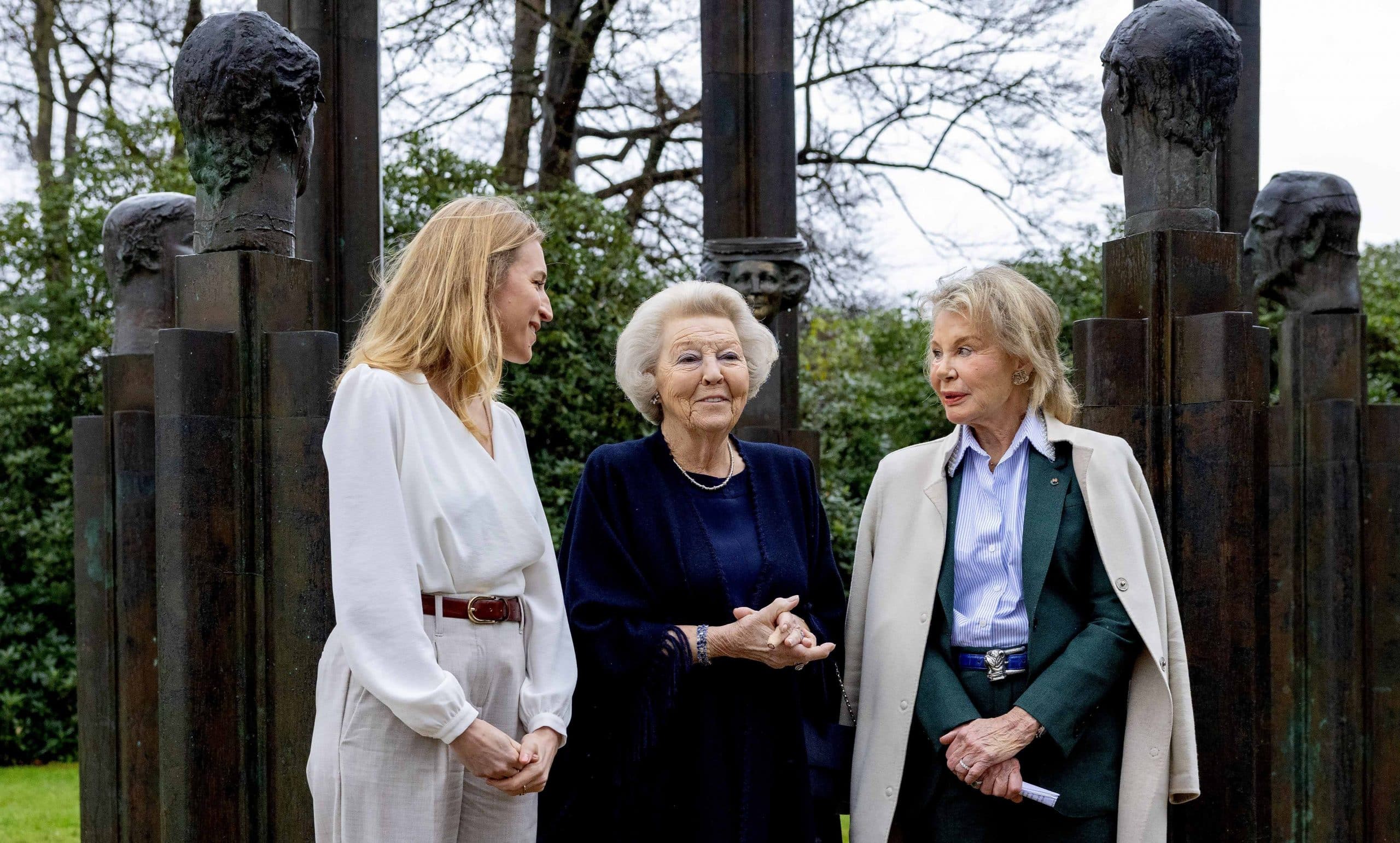 Prinses Beatrix terug op Soestdijk - Modekoningin Máxima