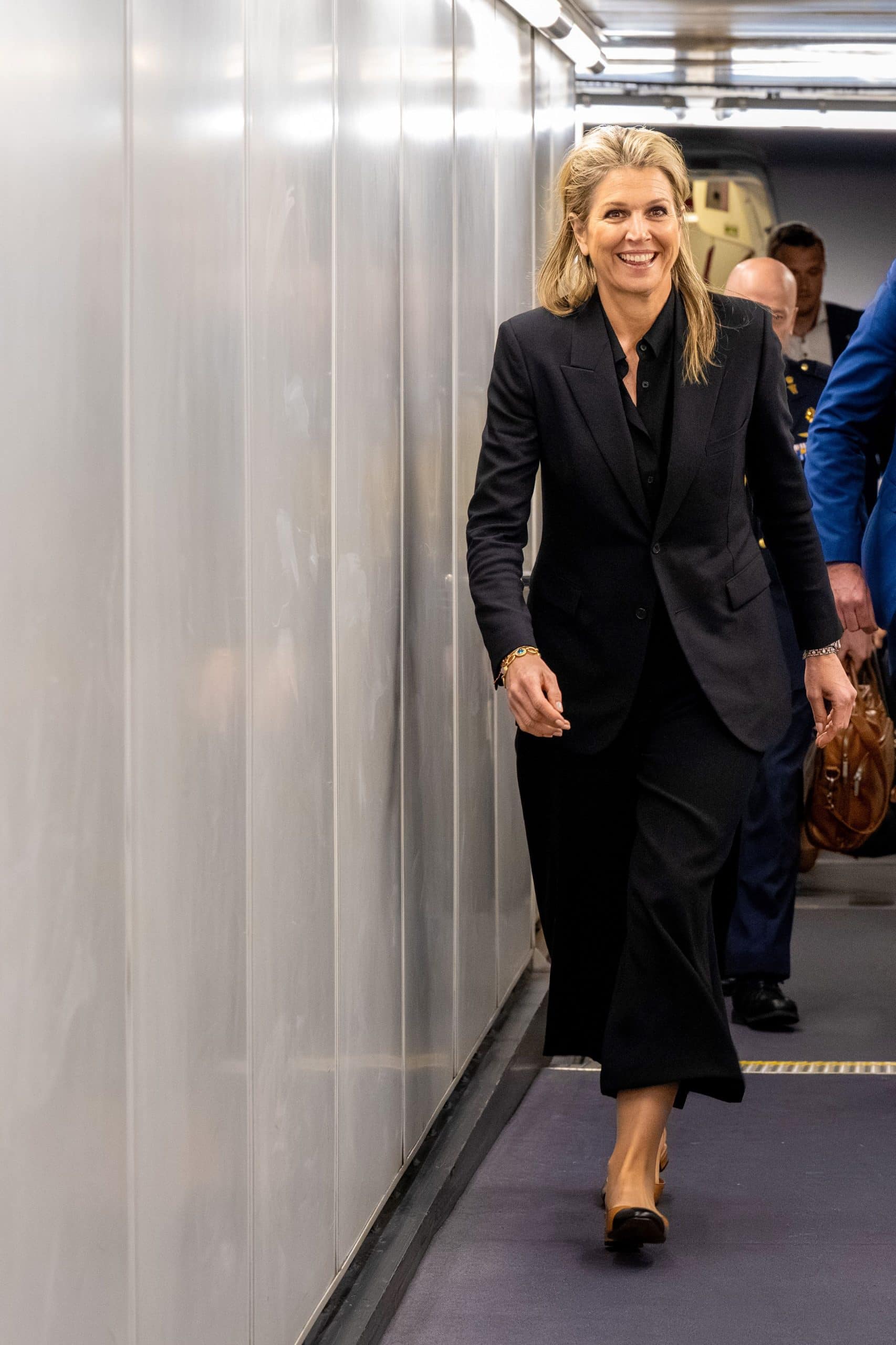 Máxima draagt 'uniform' tijdens reis naar Filipijnen - Modekoningin Máxima