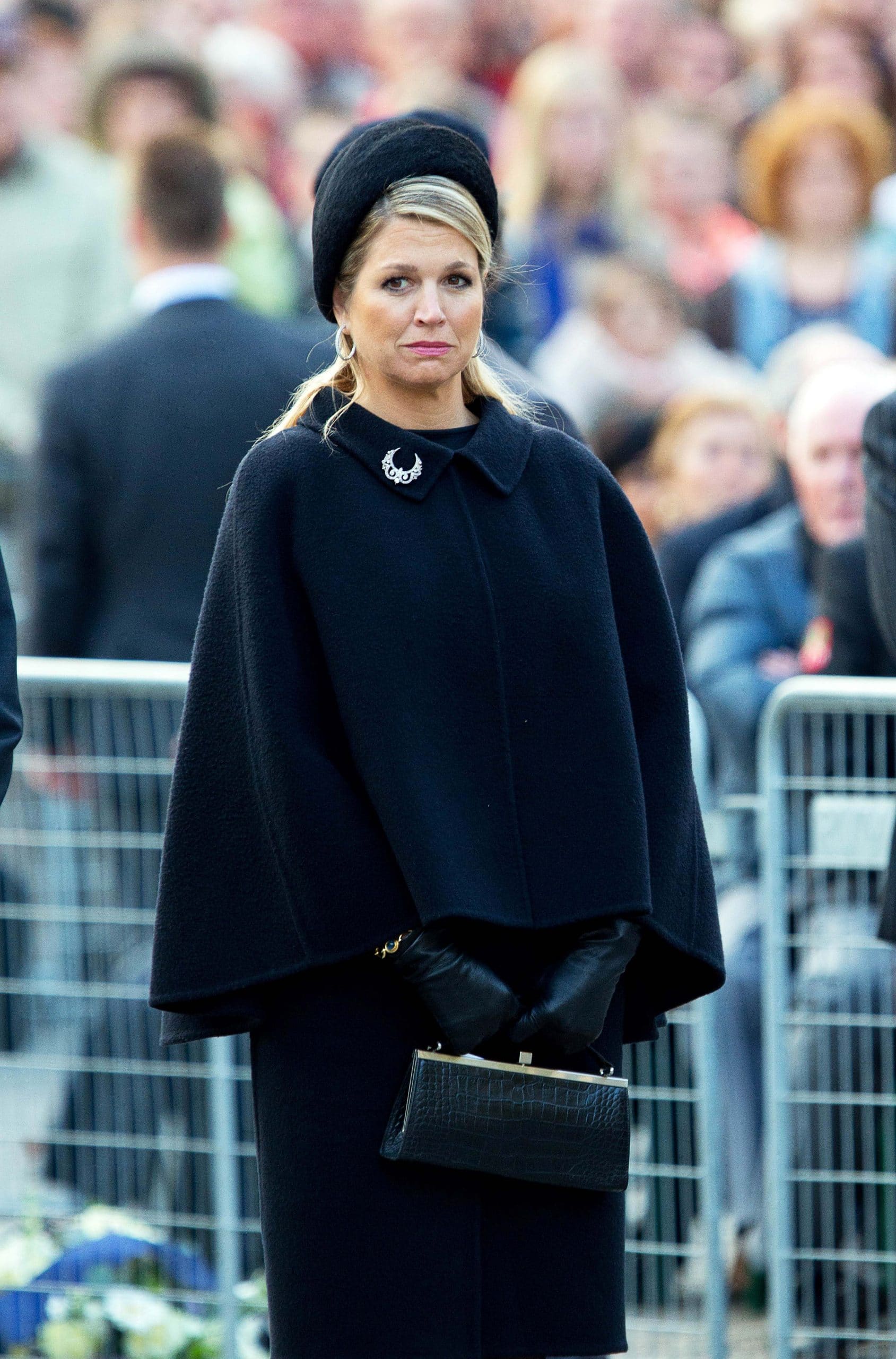 Zwart en formeel: Máxima's outfits voor de Nationale Dodenherdenking ...