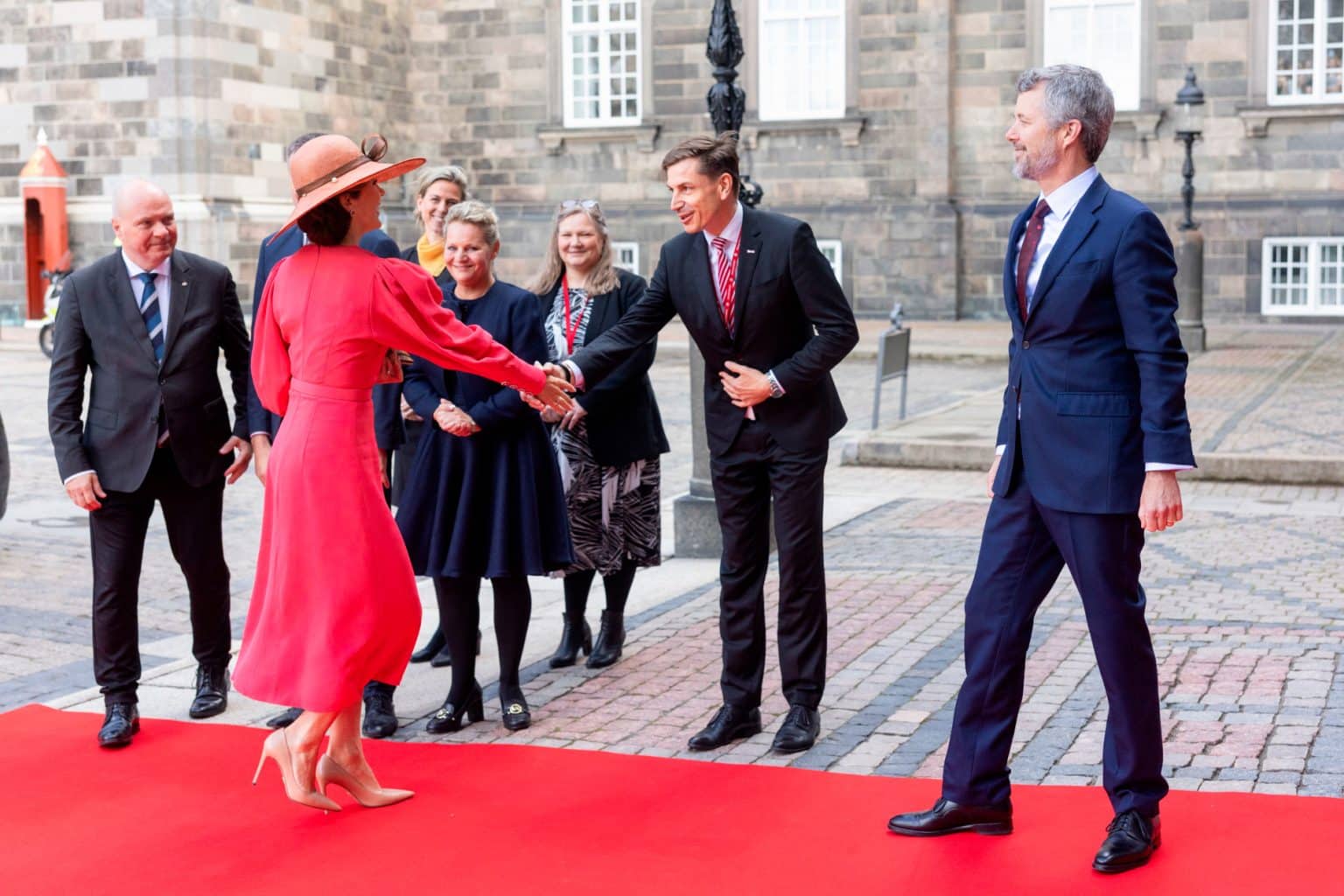 Frederik en Mary vieren 175-jarig bestaan Parlement - Modekoningin Máxima