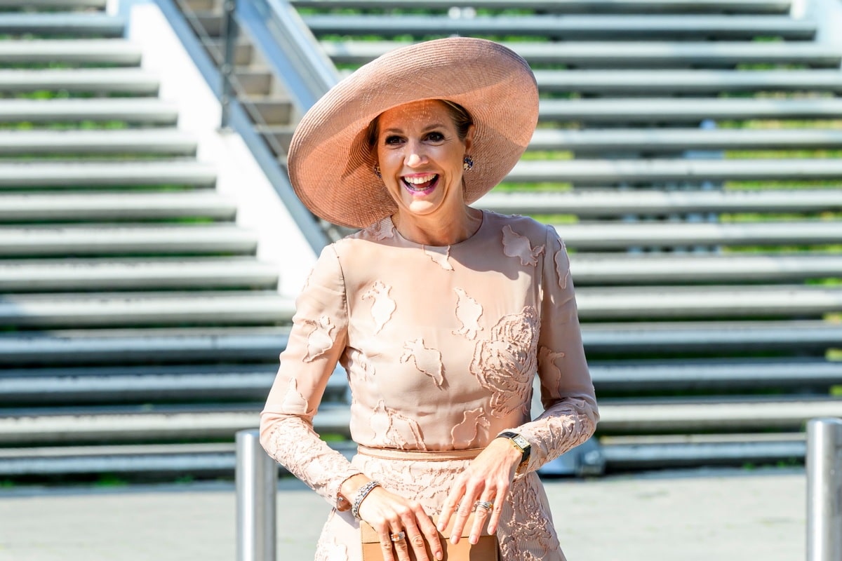 Máxima is opvallend stijlvol tijdens bijeenkomst in Jaarbeurs ...