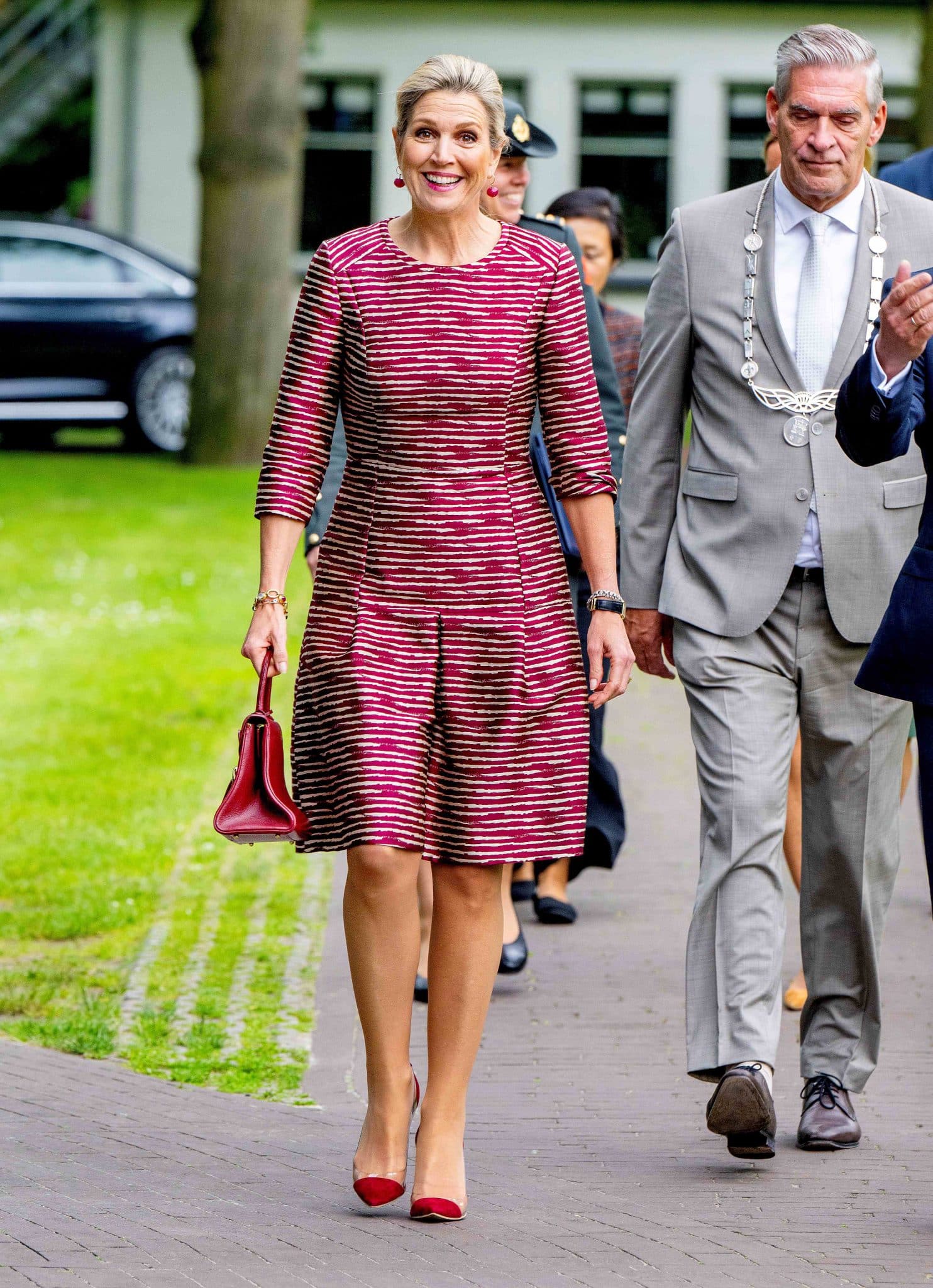 Máxima haalt vermaakte jurk weer tevoorschijn - Modekoningin Máxima