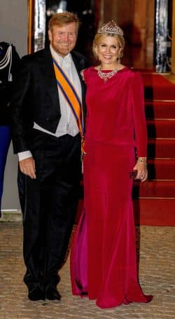Máxima draagt galajurk uit 2011 tijdens diplomatendiner - Modekoningin Máxima