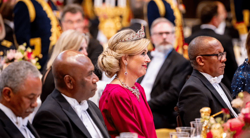 Máxima draagt galajurk uit 2011 tijdens diplomatendiner - Modekoningin Máxima