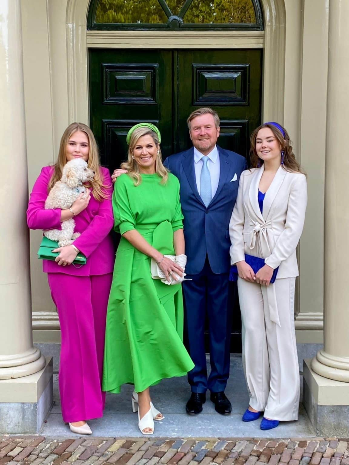 Wauw! Amalia draagt flamboyante jurk bij adellijk huwelijk ...