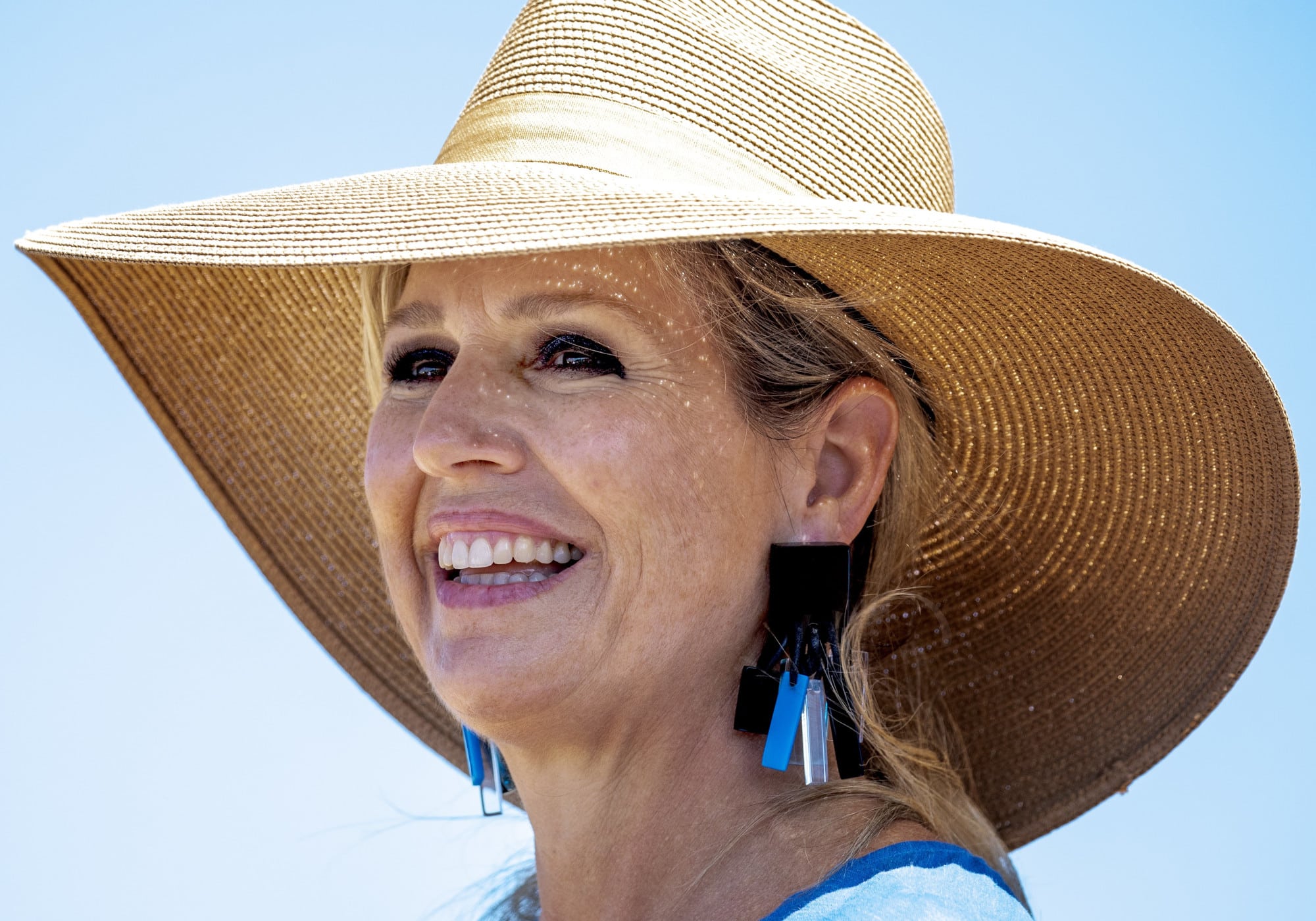 Lekker lezen in het zonnetje 😎over Máxima, Letizia, Catherine, Victoria ...