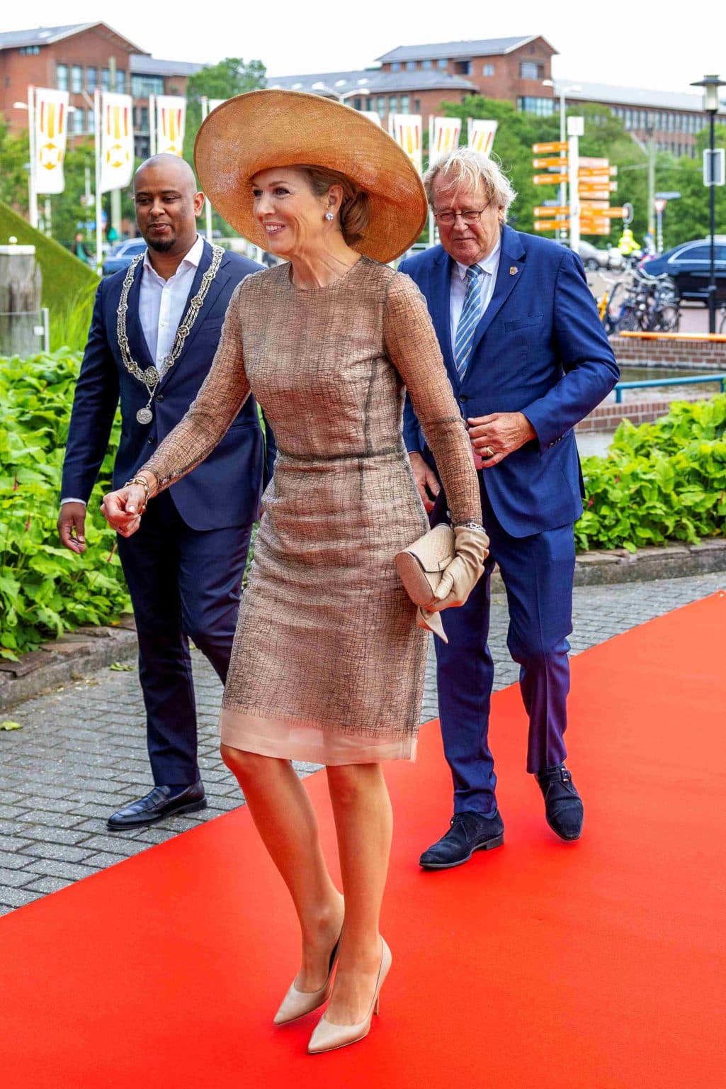 POLL 🗳️: Stem hier op Máxima's mooiste outfit van mei 2024 ...