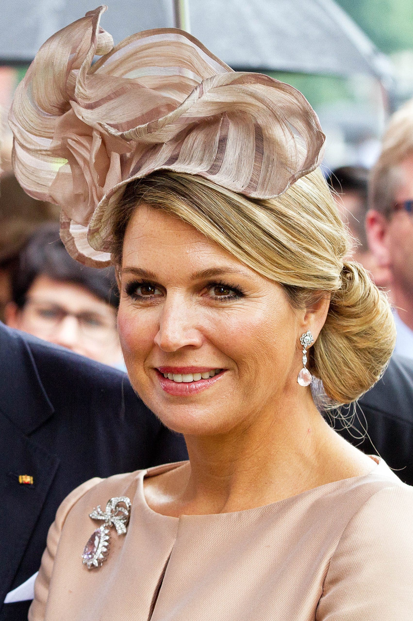 Aha! Herkomst Máxima's abdicatiejuwelen ontdekt - Modekoningin Máxima