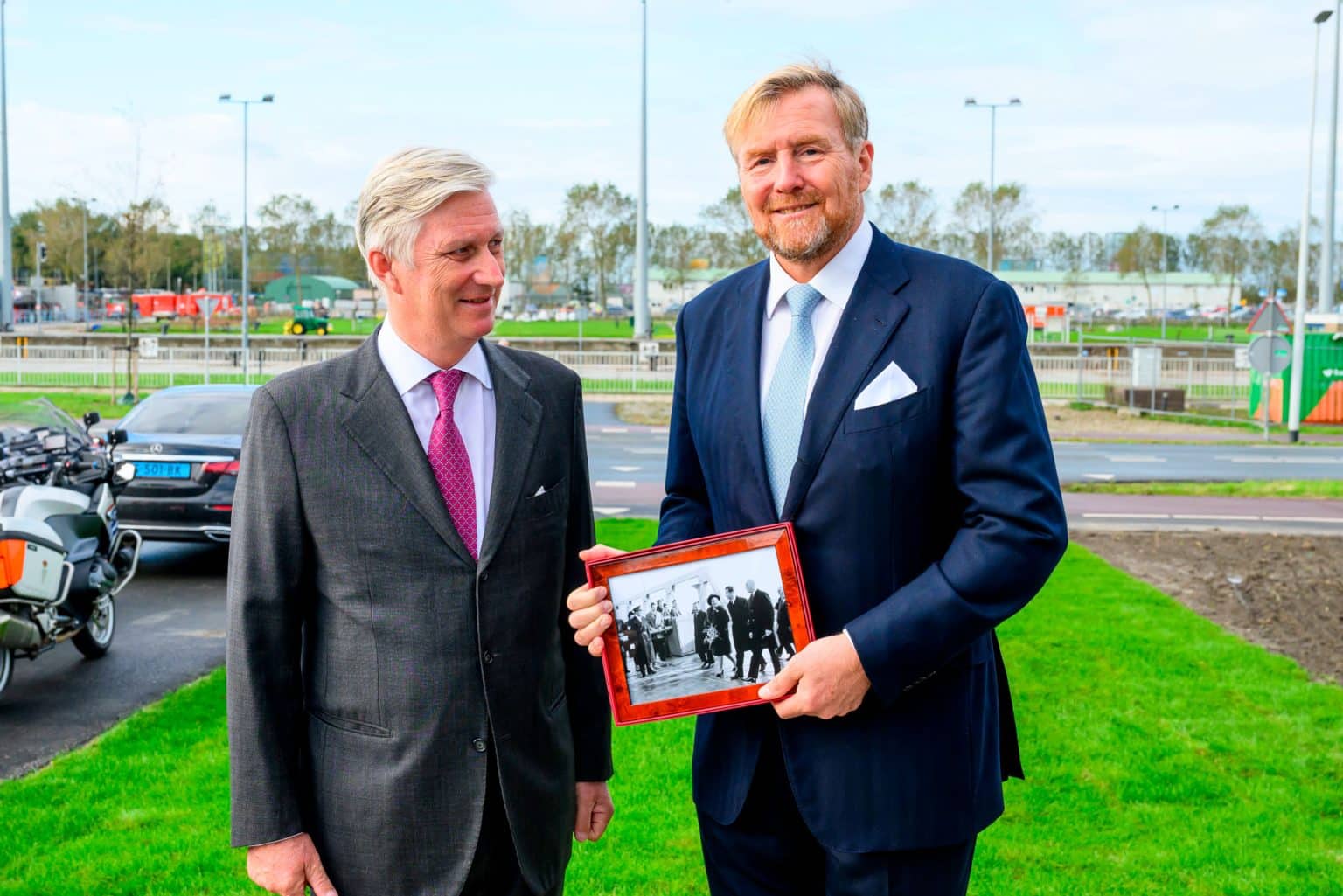 Bijzonder kado van Filip voor Willem-Alexander. Máxima's duurzame mode ...