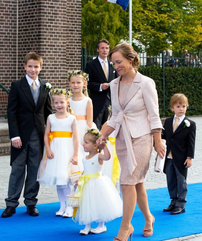 Hoe is het met prins Jaime en prinses Viktória en hun dochters ...