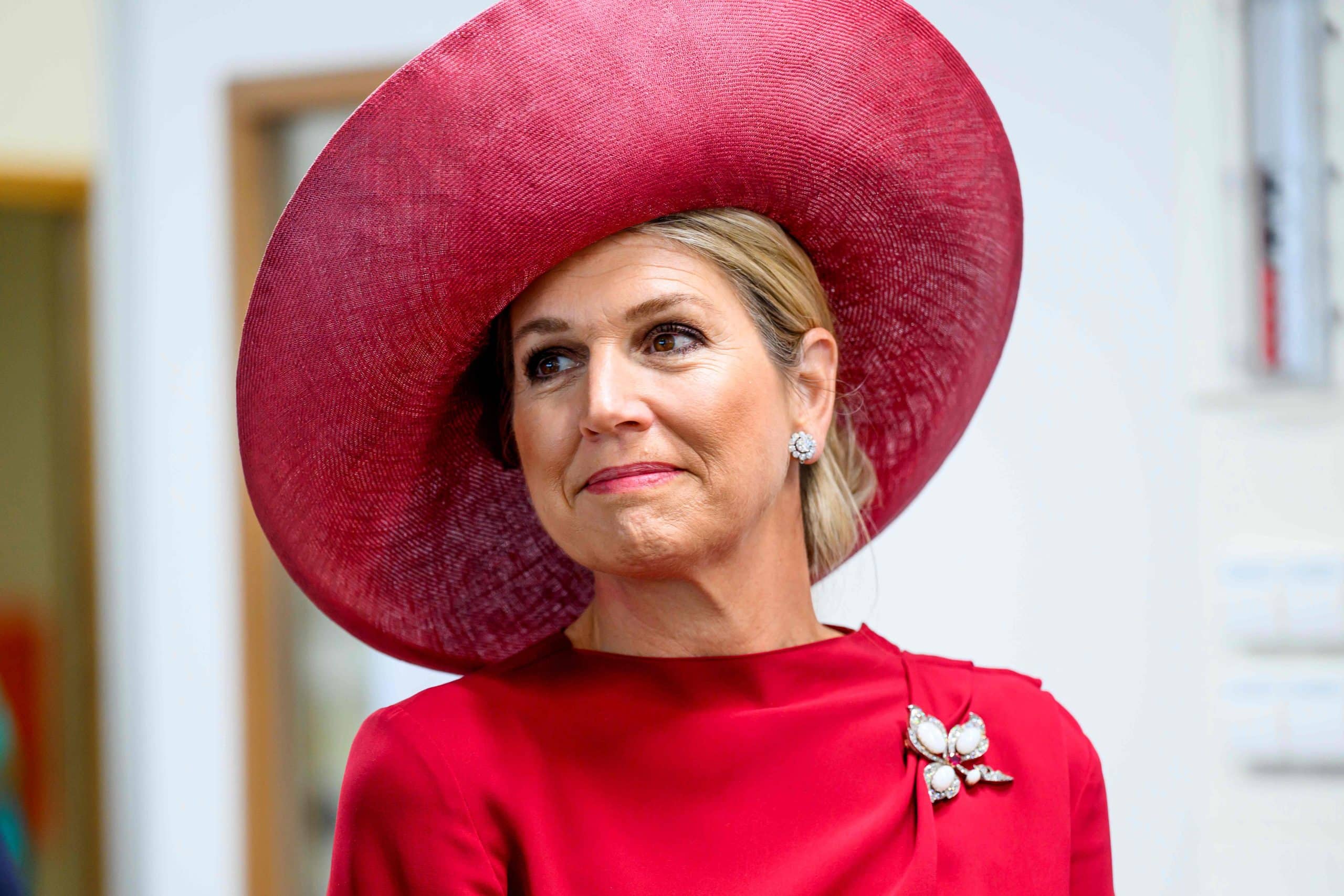 Máxima in het rood tijdens bezoek aan Royal Cosun - Modekoningin Máxima