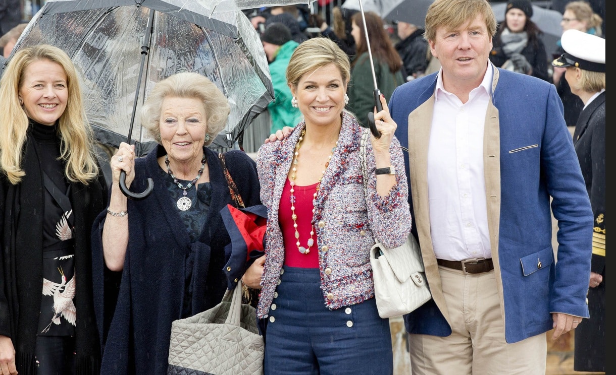 In beeld: Máxima's 13 (!) tassen van Chanel - Modekoningin Máxima