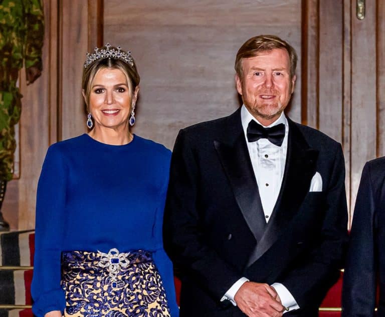 Máxima draagt saffieren diadeem in Kenia - Modekoningin Máxima