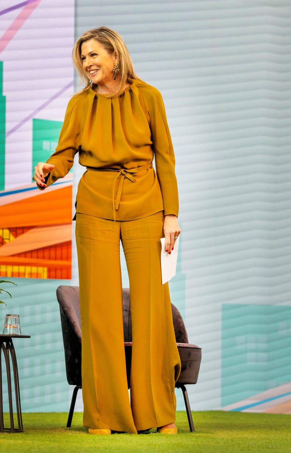 Máxima draagt nieuwe outfit tijdens tweegesprek - Modekoningin Máxima