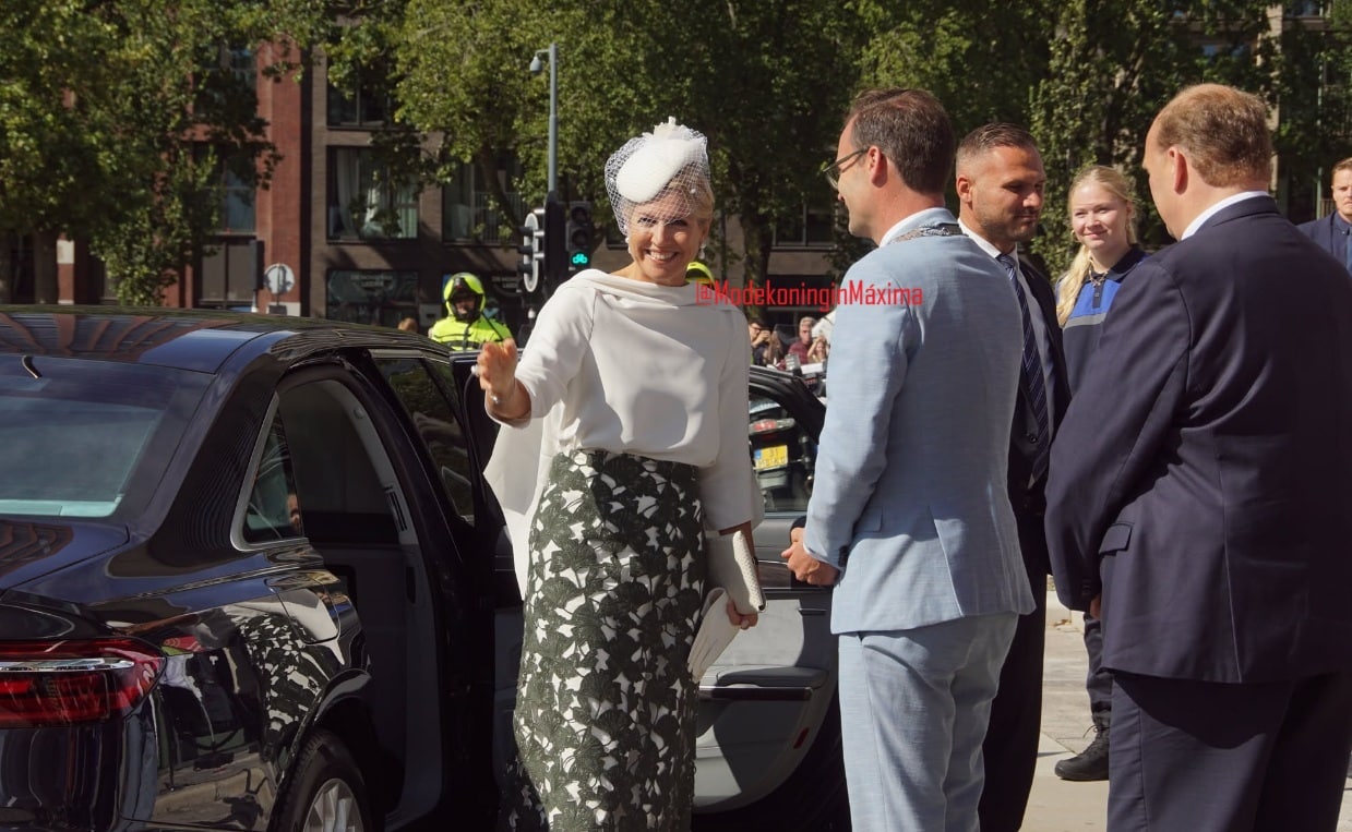 Máxima viert jubileum op chique wijze - Modekoningin Máxima