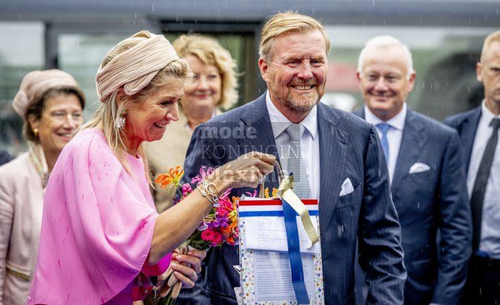Máxima in het roze tijdens streekbezoek Flevoland - Modekoningin Máxima