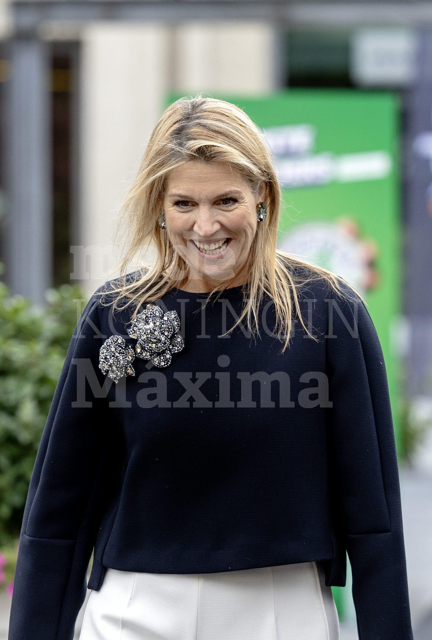 Koningin Máxima in gezellige look tijdens bezoek Houten en Oss ...