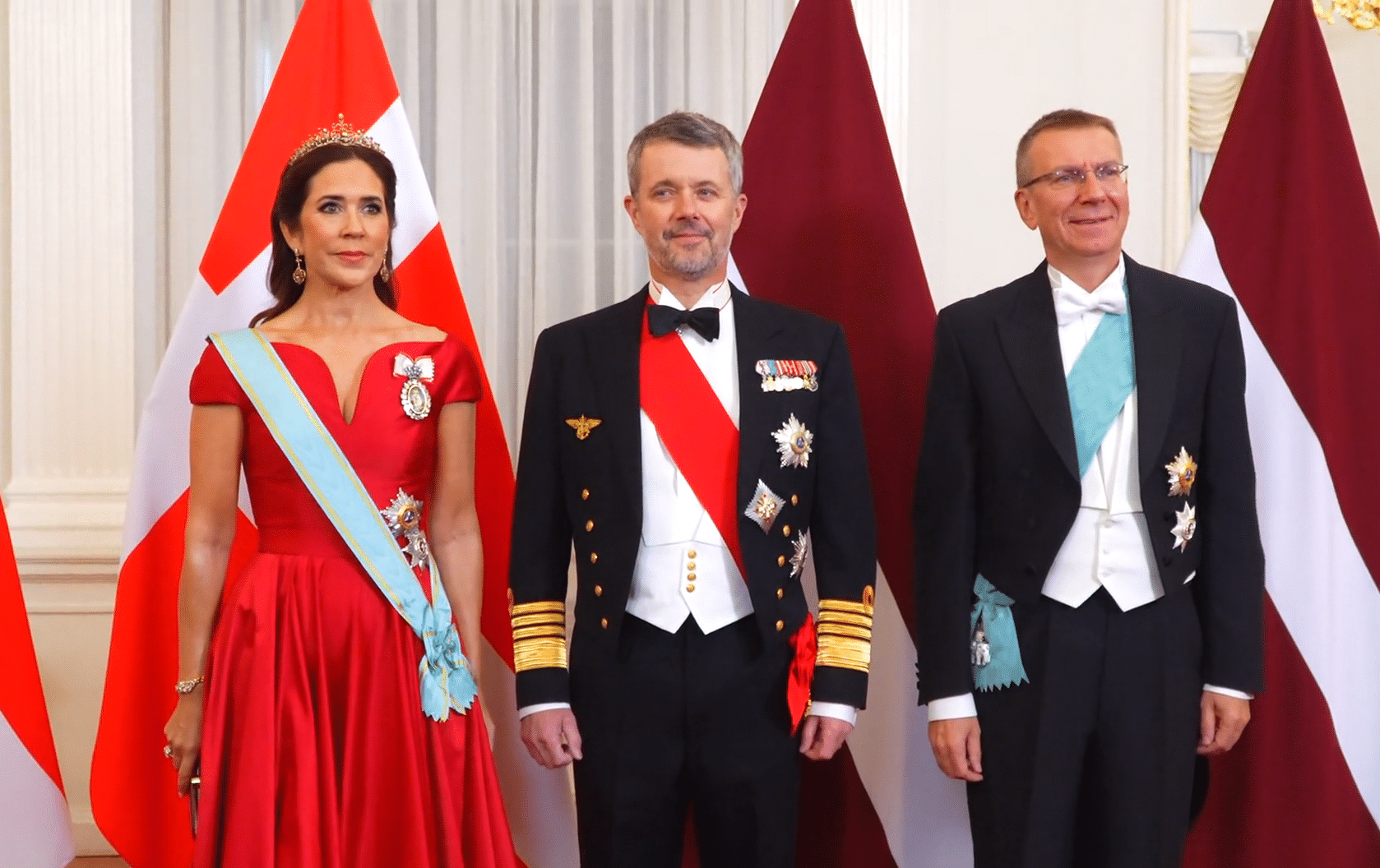 Wauw, Mary draagt haar collier als tiara! - Modekoningin Máxima