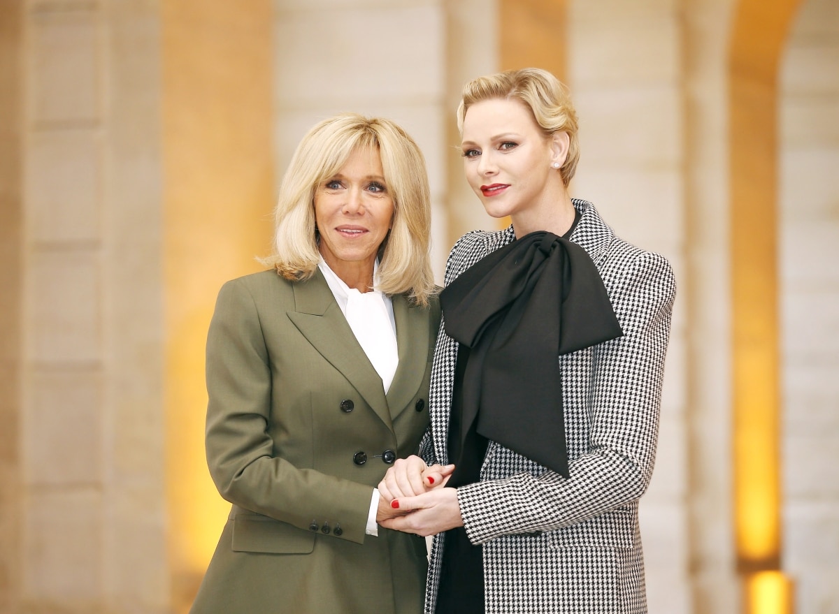 Out of the box: Charlene en haar XL pussybow - Modekoningin Máxima