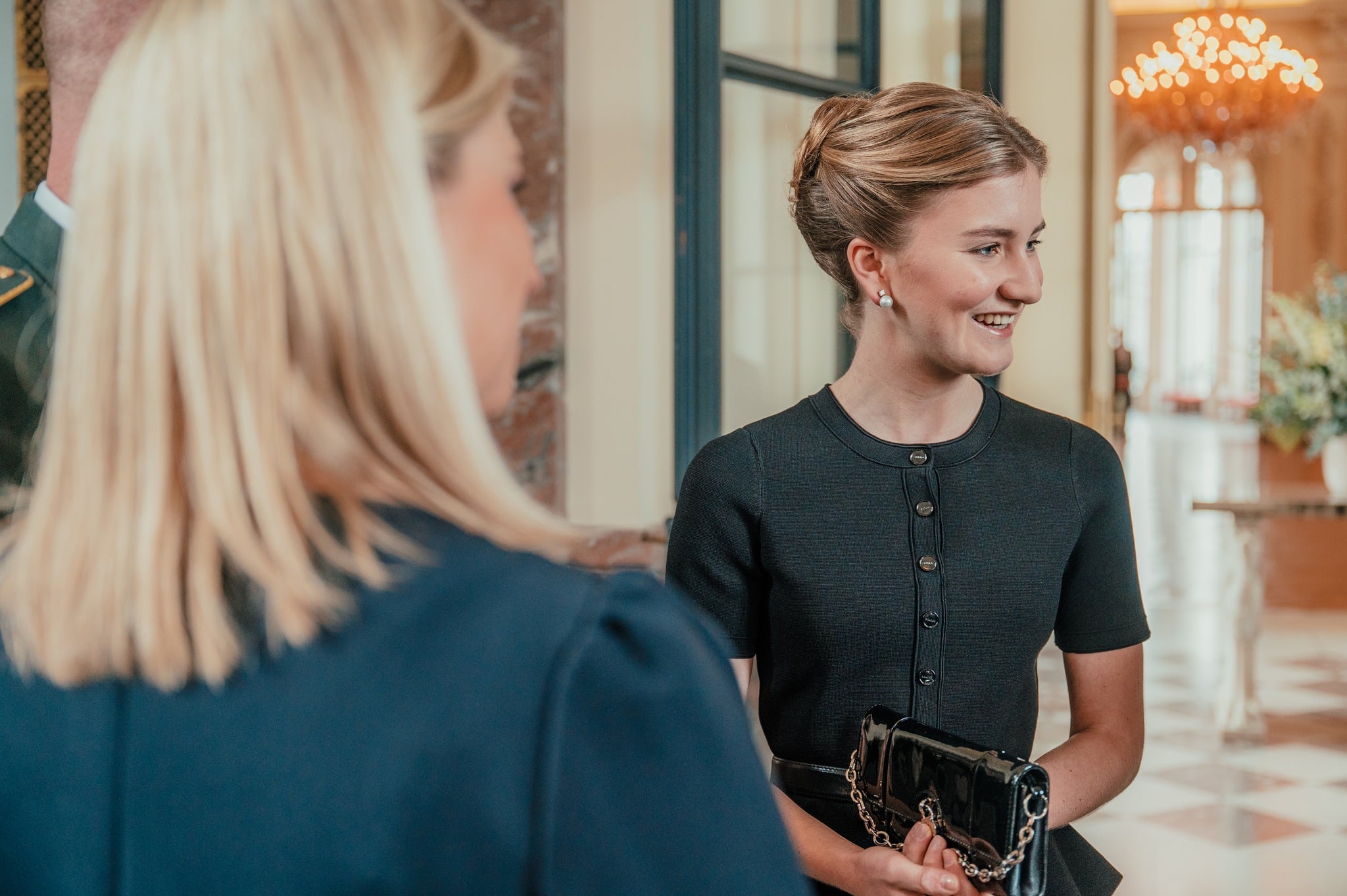 Elisabeth ontmoet SG NAVO Rutte, met Mathilde bij nieuwjaarsontvangst ...
