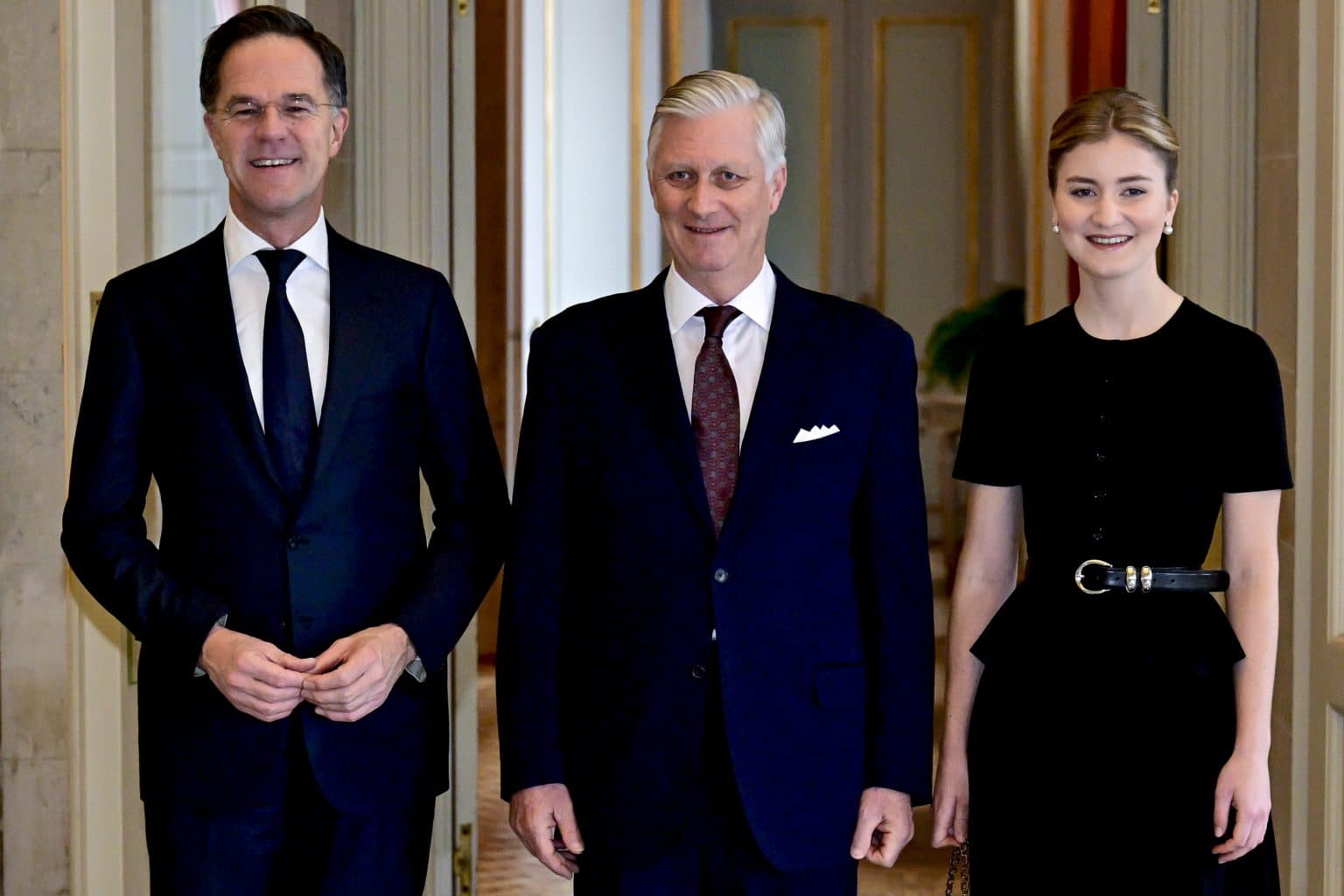 Elisabeth ontmoet SG NAVO Rutte, met Mathilde bij nieuwjaarsontvangst ...