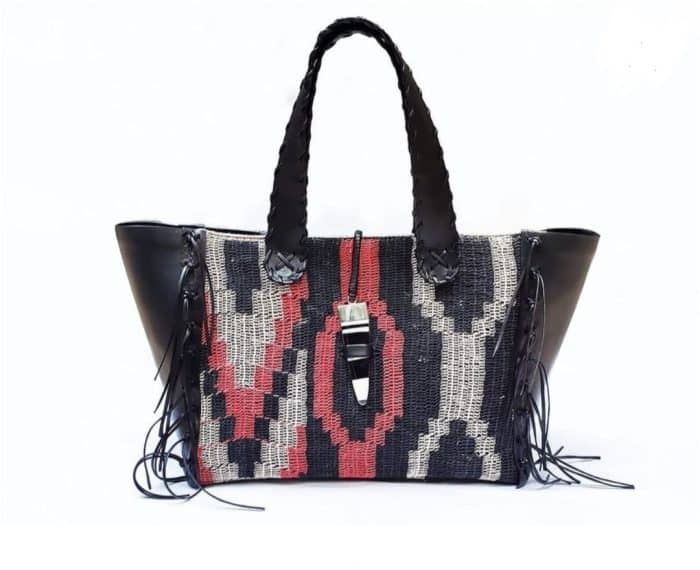 Het label achter Máxima's nieuwe tas is gevonden - Modekoningin Máxima